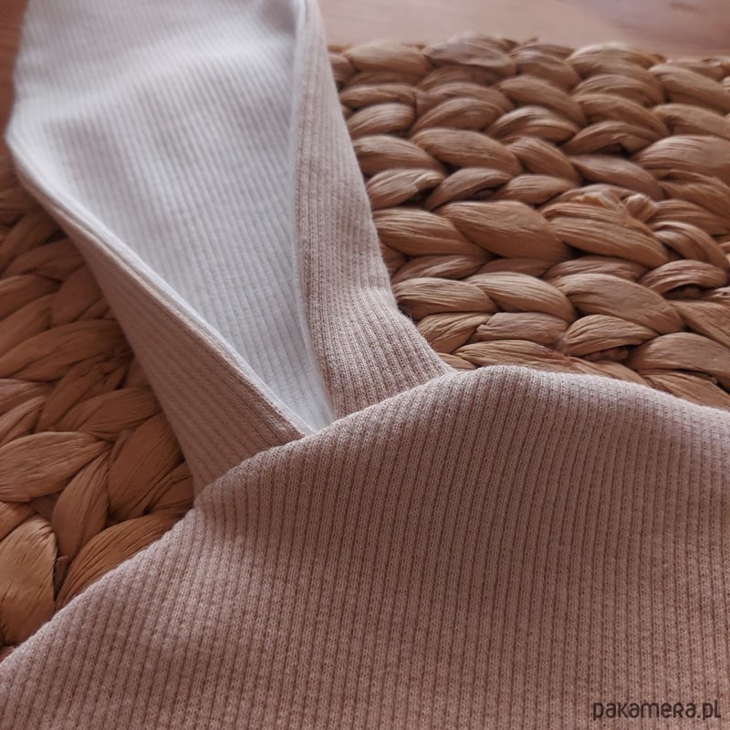 Prążkowana czapka z uszami królika beżowa - Pakamera.pl