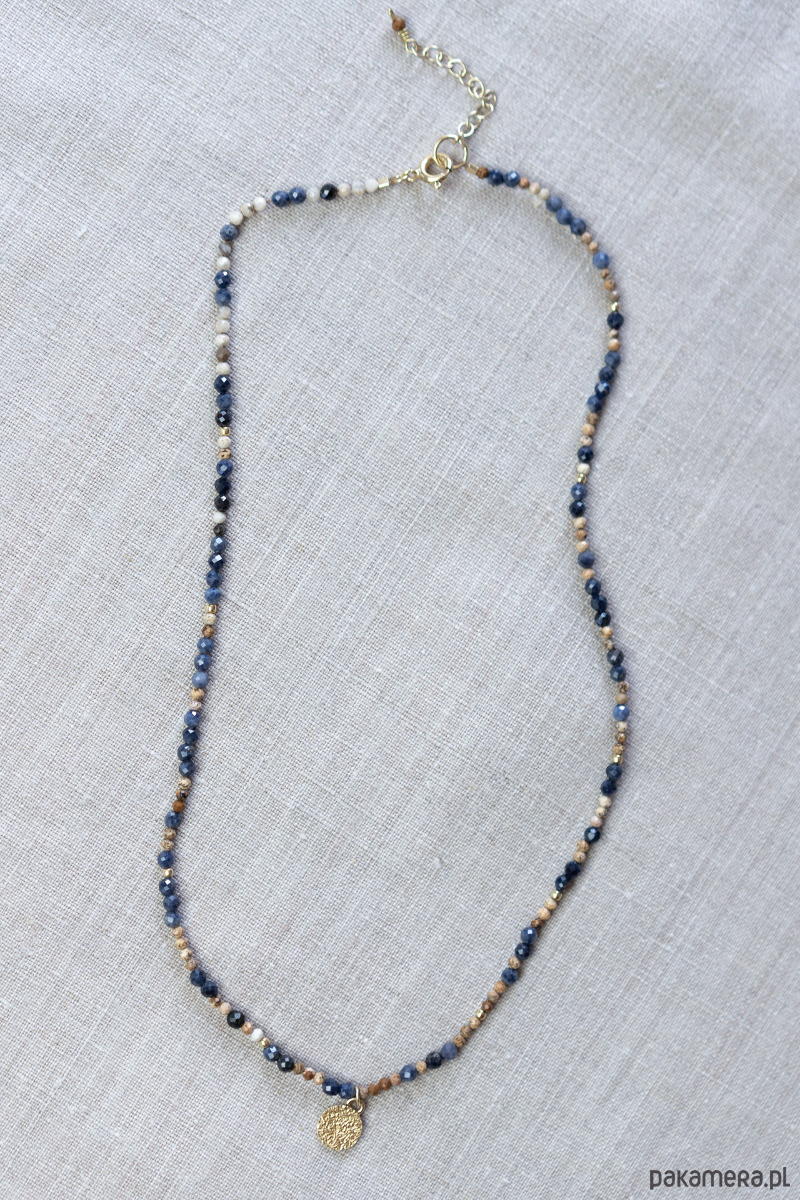 Choker z szafirami i medalionem - Pakamera.pl
