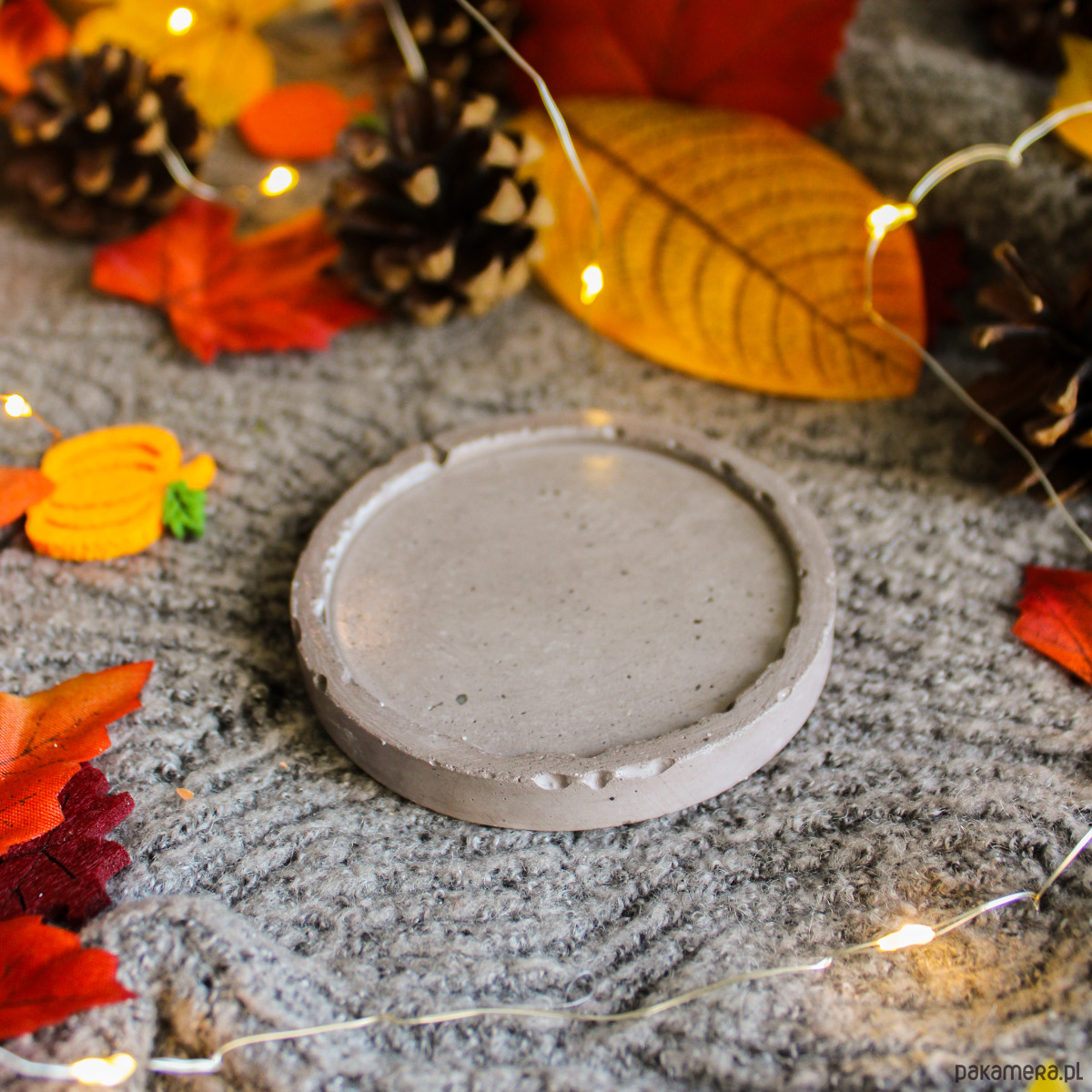 Okrągła betonowa podstawka 8cm jesienna - Pakamera.pl