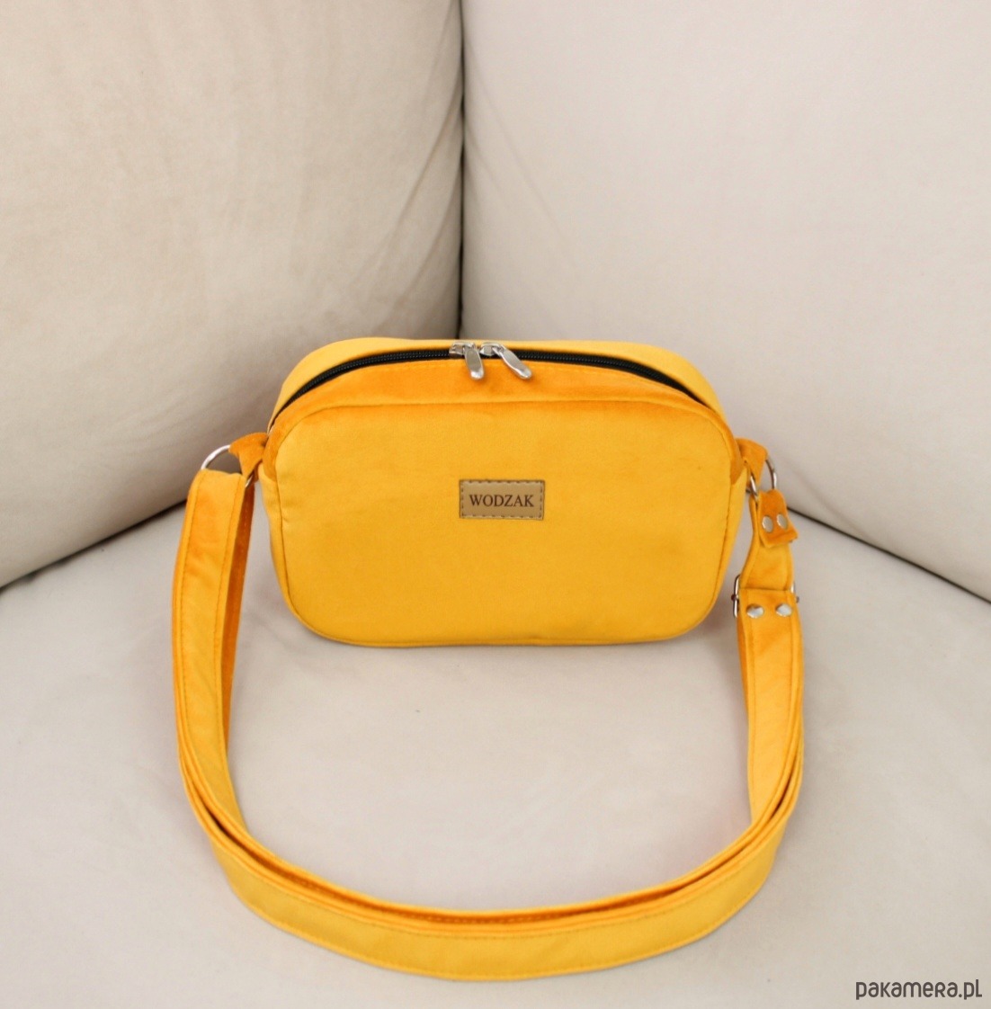 Torebka damska mini listonoszka - żółty welur - Pakamera.pl