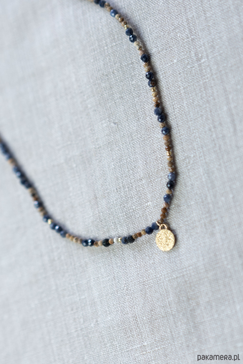 Choker z szafirami i medalionem - Pakamera.pl