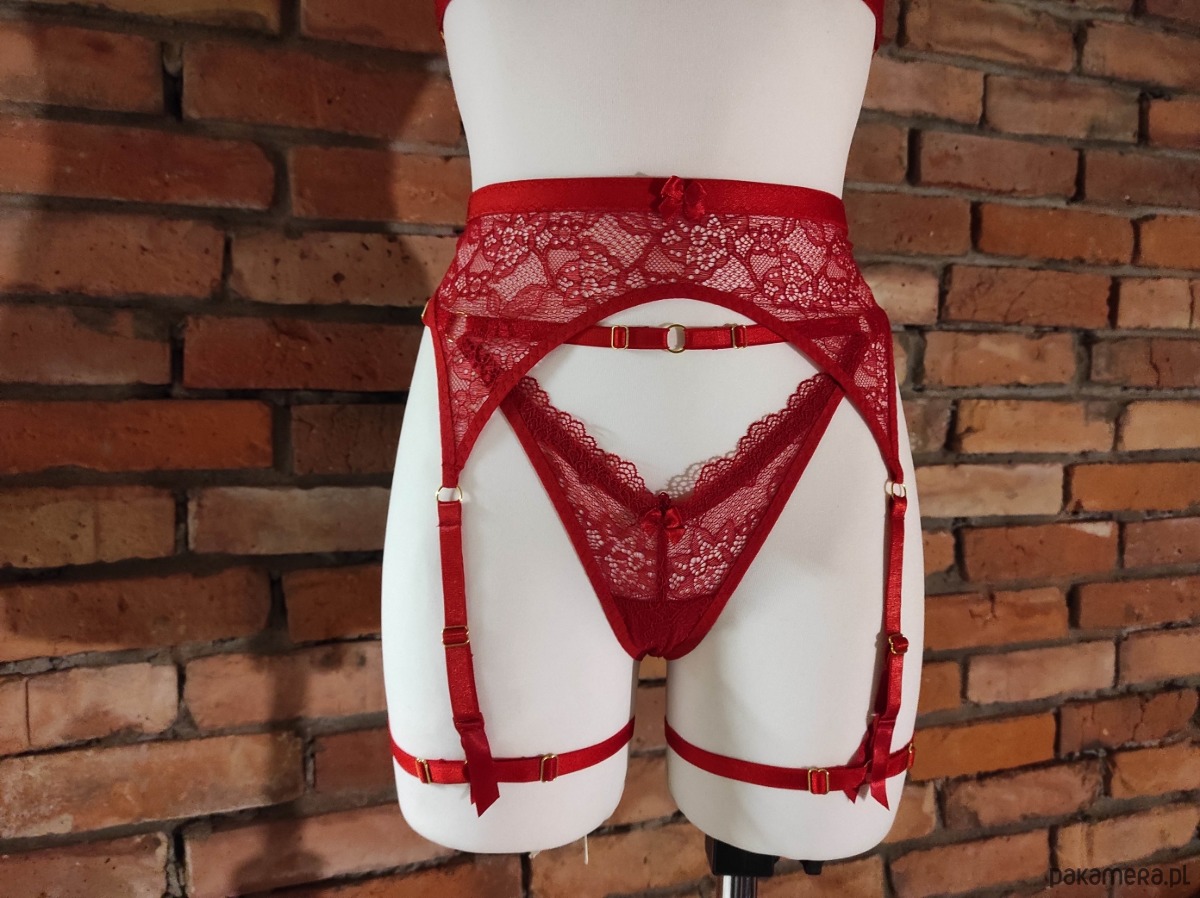 Stringi - Play With Fire - Pakamera.pl