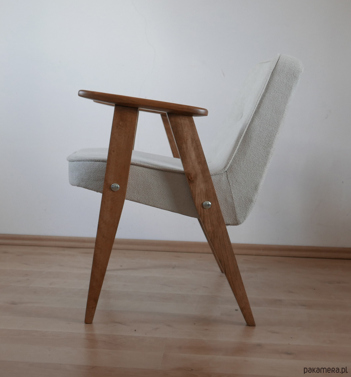 Fotel 366 Chierowski lata 60 PRL/Drewniany/Beżowy - Pakamera.pl