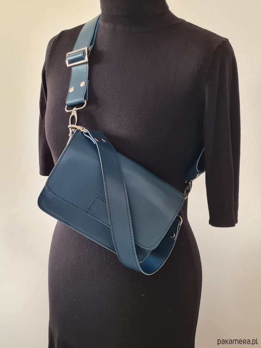 Mała czarna torebka skórzana. Torebka na ramie crossbody. Mała ...