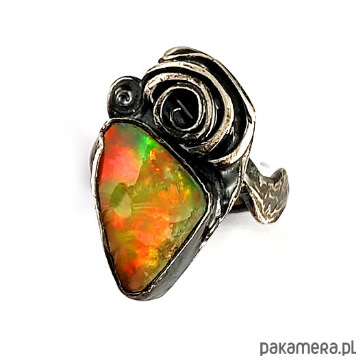 Płonąca skała opalu - Pakamera.pl