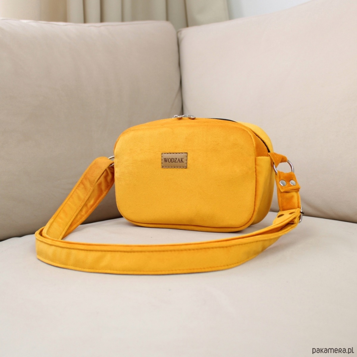 Torebka damska mini listonoszka - żółty welur - Pakamera.pl