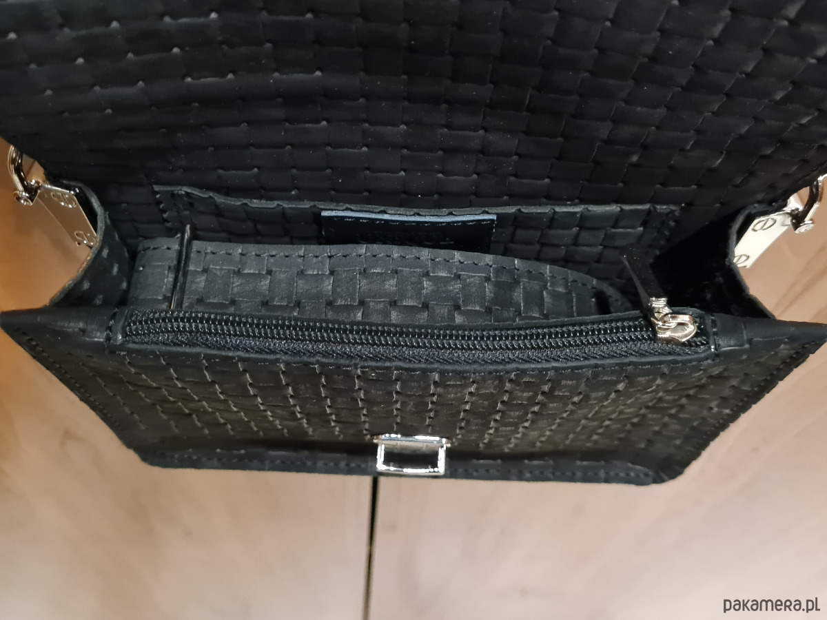 Mała czarna torebka skórzana. Torebka na ramie crossbody. Mała ...