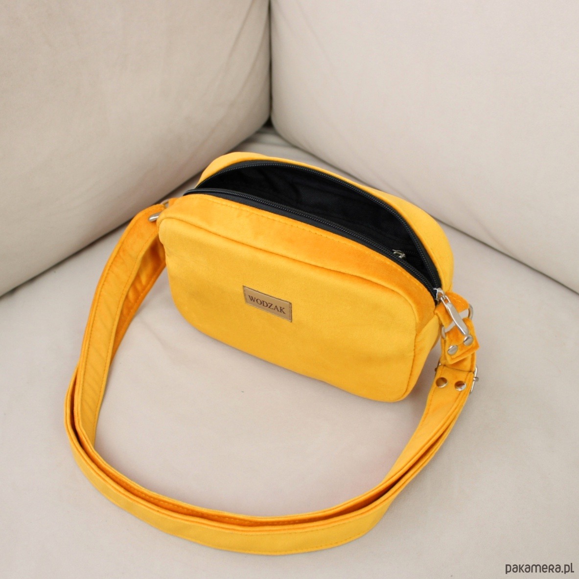 Torebka damska mini listonoszka - żółty welur - Pakamera.pl