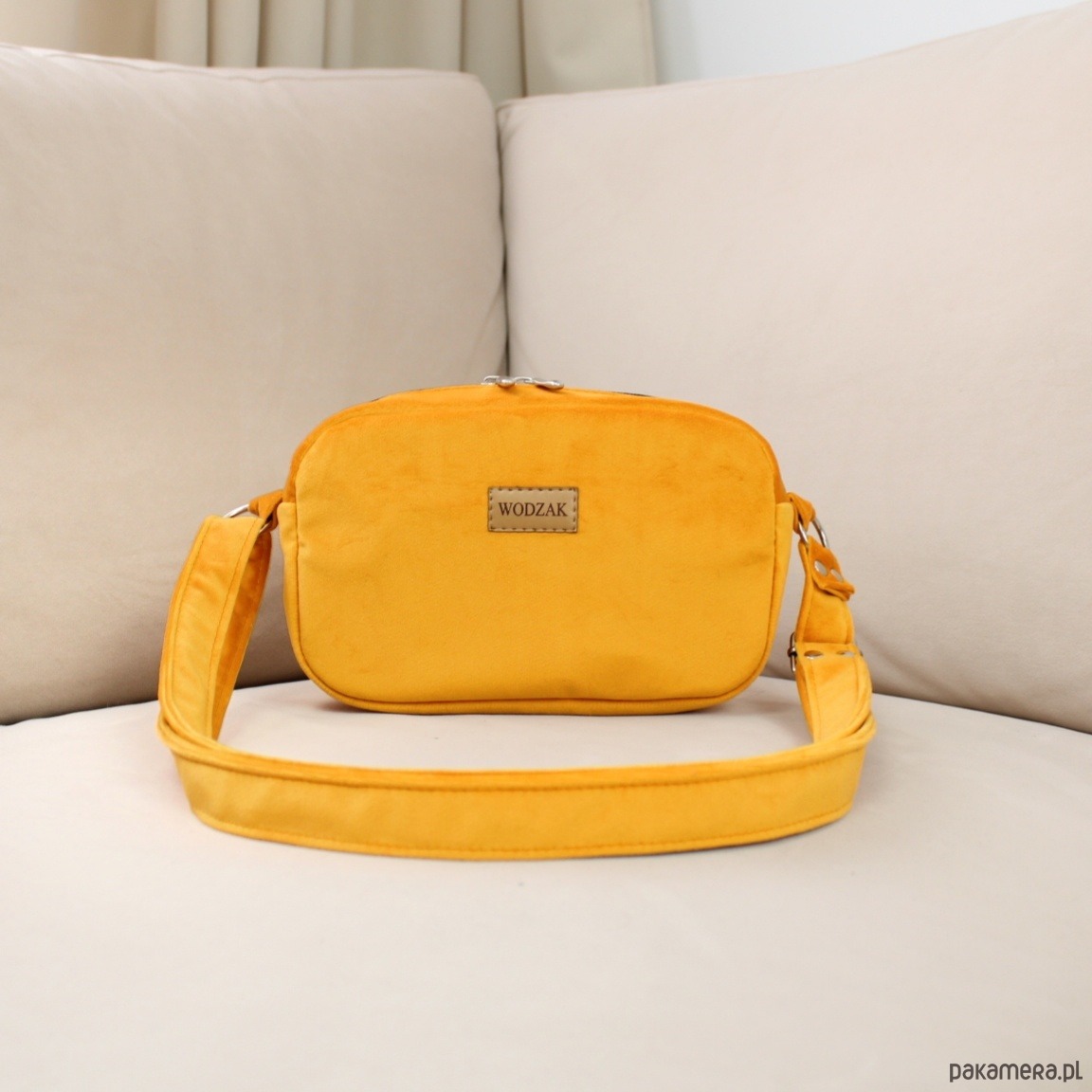 Torebka damska mini listonoszka - żółty welur - Pakamera.pl