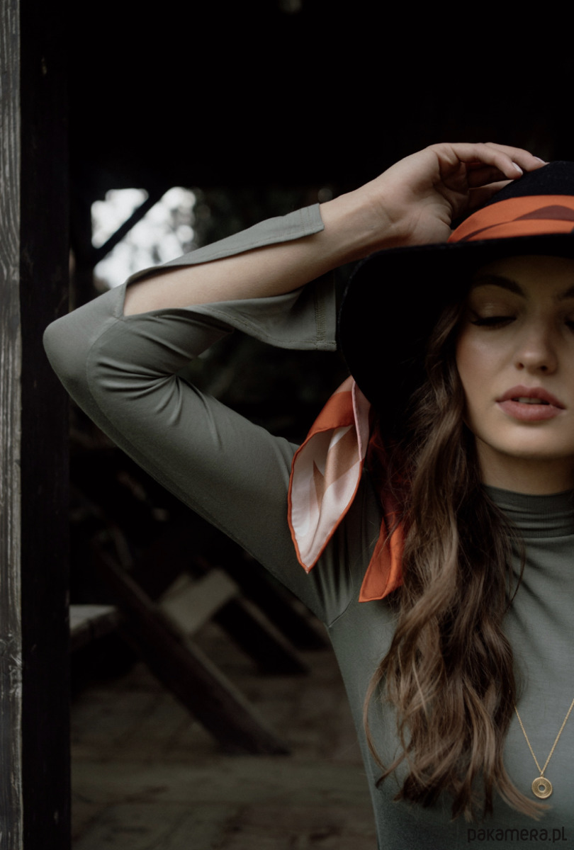 Bluzka Simply Off White - Pakamera.pl