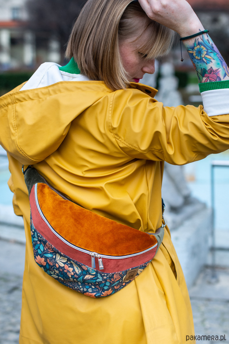 Kolorowa duża nerka damska na wiosnę JESIENNY LIŚĆ - Pakamera.pl