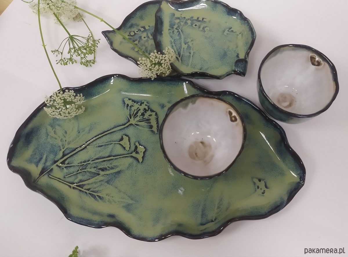 Zestaw ceramiczny dla dwojga z serduszkiem 2x czarka +patera 3786164 ...